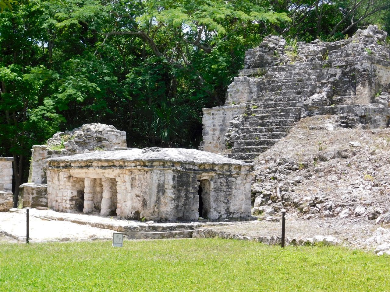 Muyil : une cité maya en ruine à visiter (au sud de Tulum, au Mexique ...